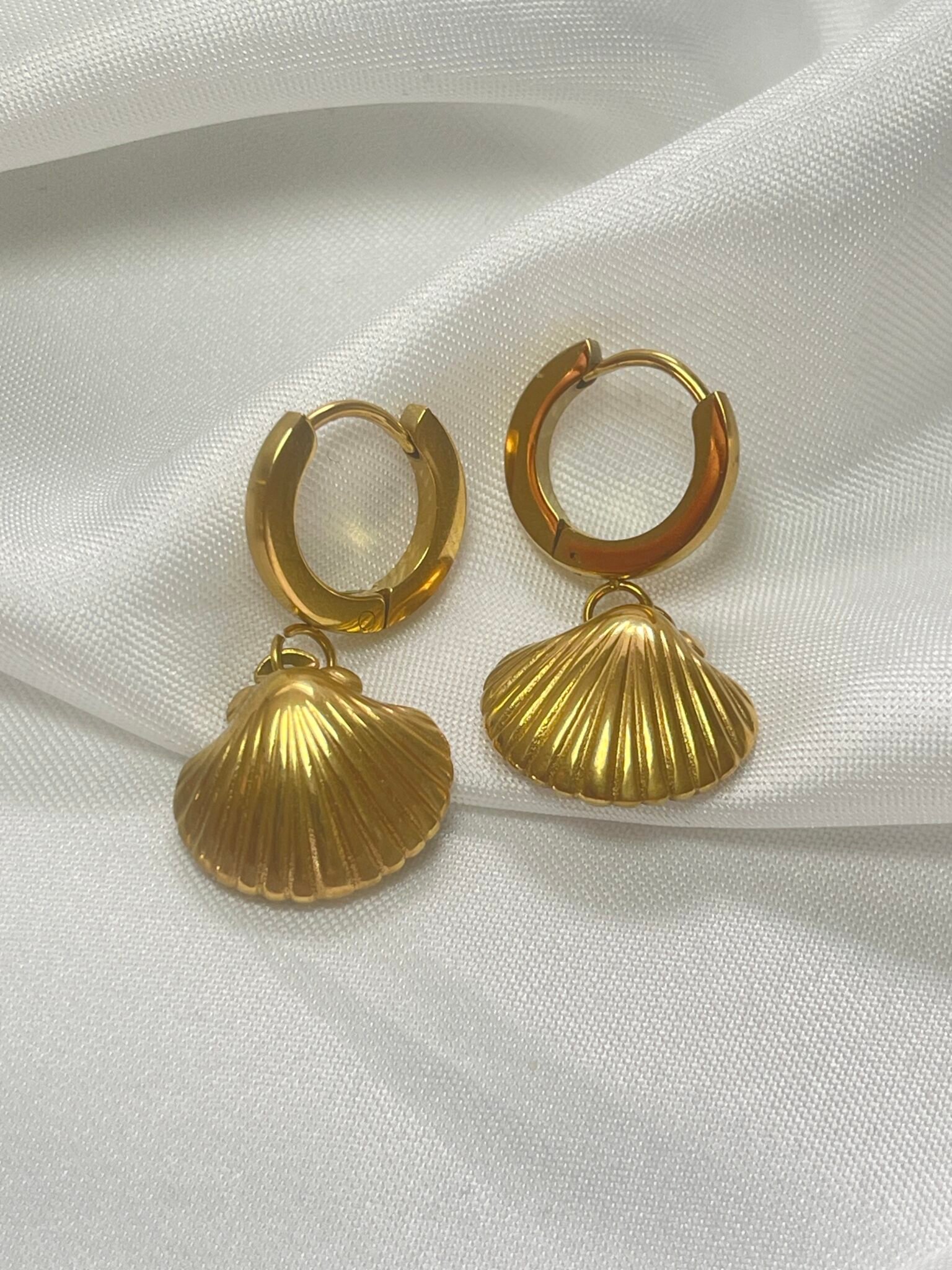 Lucy Shell Hoop – Alcor Jewels